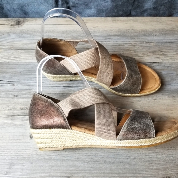 Comfortiva | Shoes | Comfortiva Brye Leather Bronze Espadrille Wedge ...